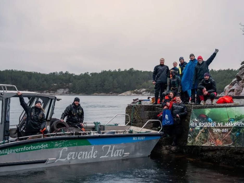 Cleanup Dives at Coastal Culture Centers with the Norwegian Society for ...